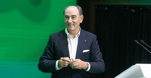 Ignacio Galán meets with more than 300 employees at the annual ‘Leading ...